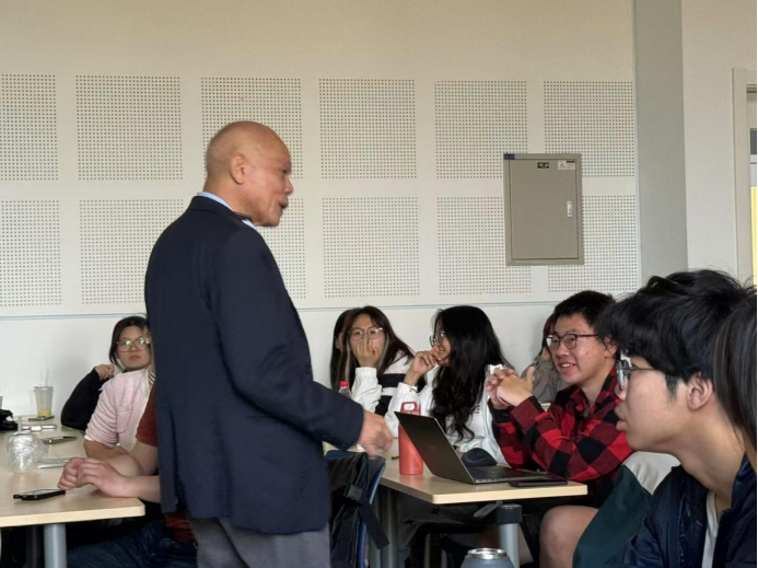 西南财经大学Chew Soo Hong教授受邀为保险学院师生开展“知行”系列讲座-保险学院